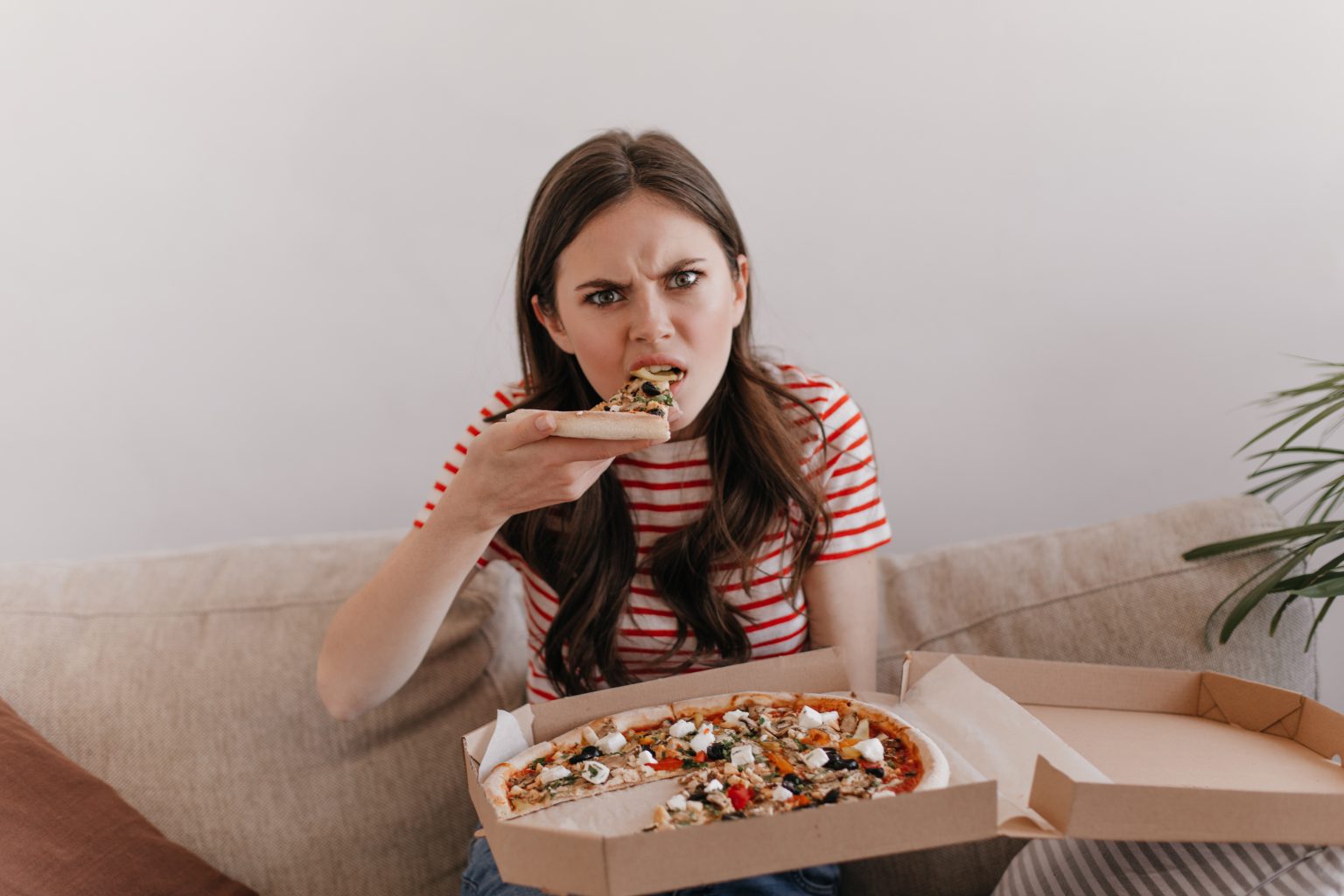 How to Recognize Binge Eating Disorder: Early Warning Signs, Diagnosis ...